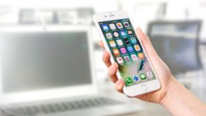 11 Reasons Why iPhones Are So Expensive (Full Guide)