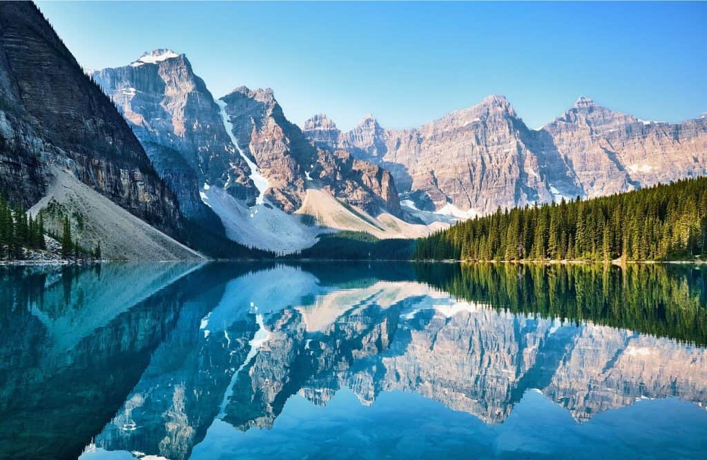 Why Is Canada So Boring? (11 Reasons Why)