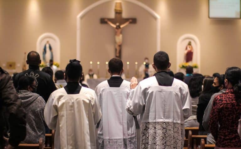 Why Is Church So Boring? (11 Revealing Reasons)