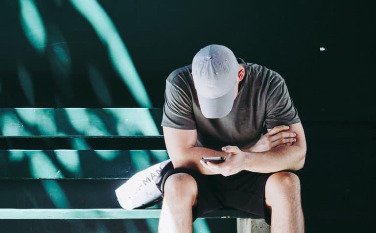 Why Did She Suddenly Stop Texting Me? (9 Reasons)