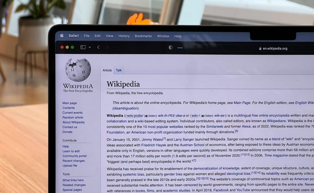 Why Do Teachers Hate Wikipedia? (11 Reasons Why)