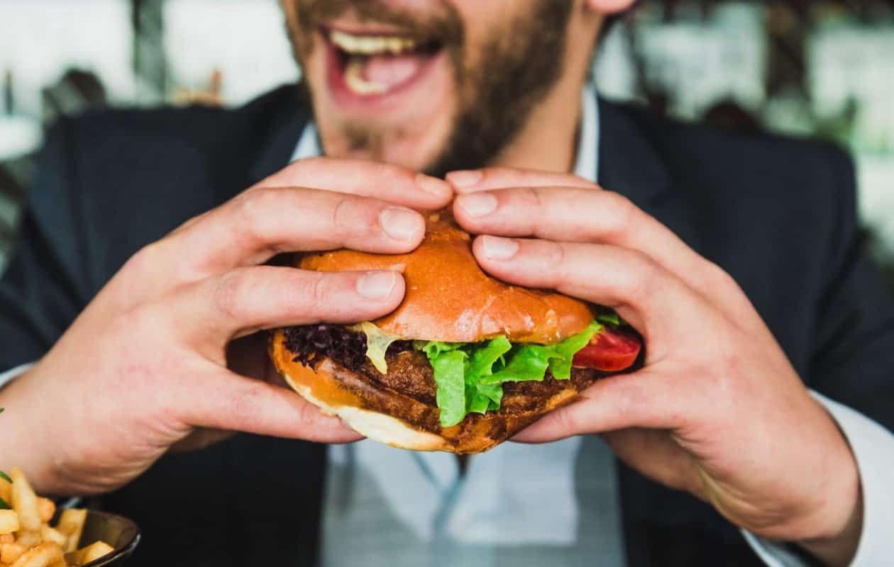 7 Reasons Why It's Rude To Eat With Your Mouth Open