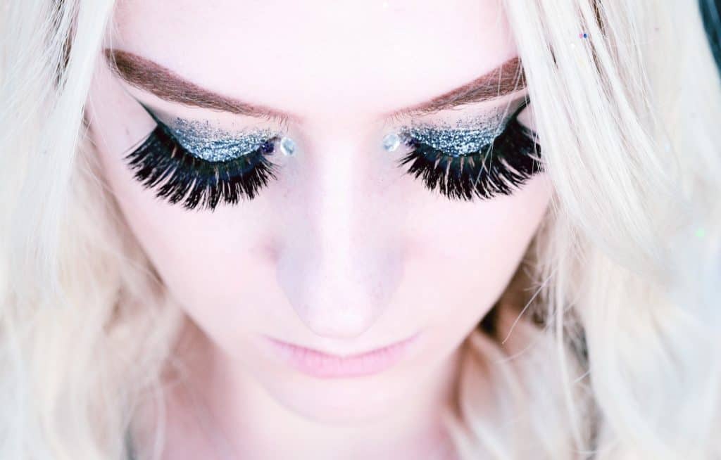 9 Reasons Why Women Wear Fake Eyelashes