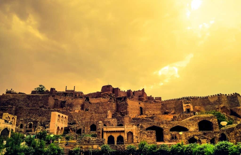 Why Is The Sky Yellow? (8 Revealing Reasons)